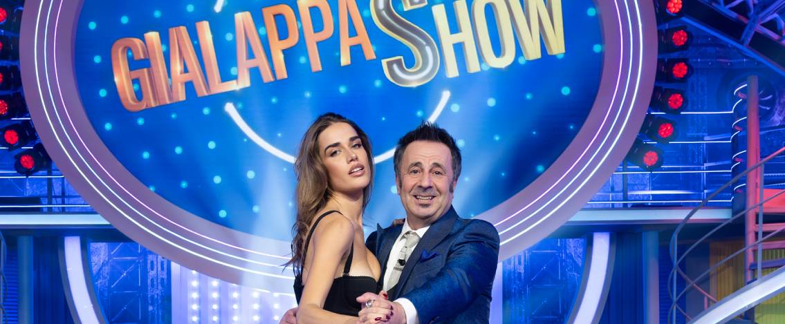 Sesta puntata di GialappaShow: Clara alla conduzione