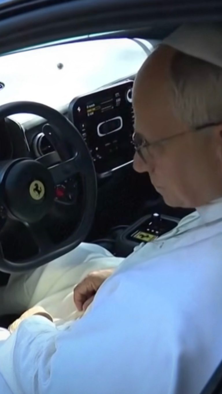 Papa Leone XIV riceve la delegazione Ferrari a Castel Gandolfo ...